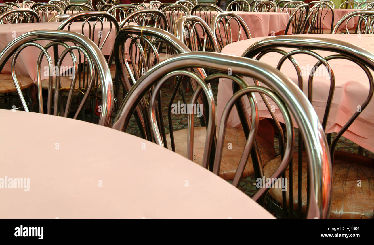Empty abandoned restaurant hi-res stock photography and images - Alamy