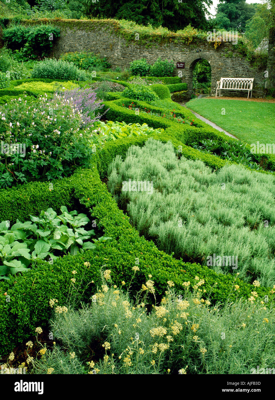 Medieval herb garden hi-res stock photography and images - Alamy