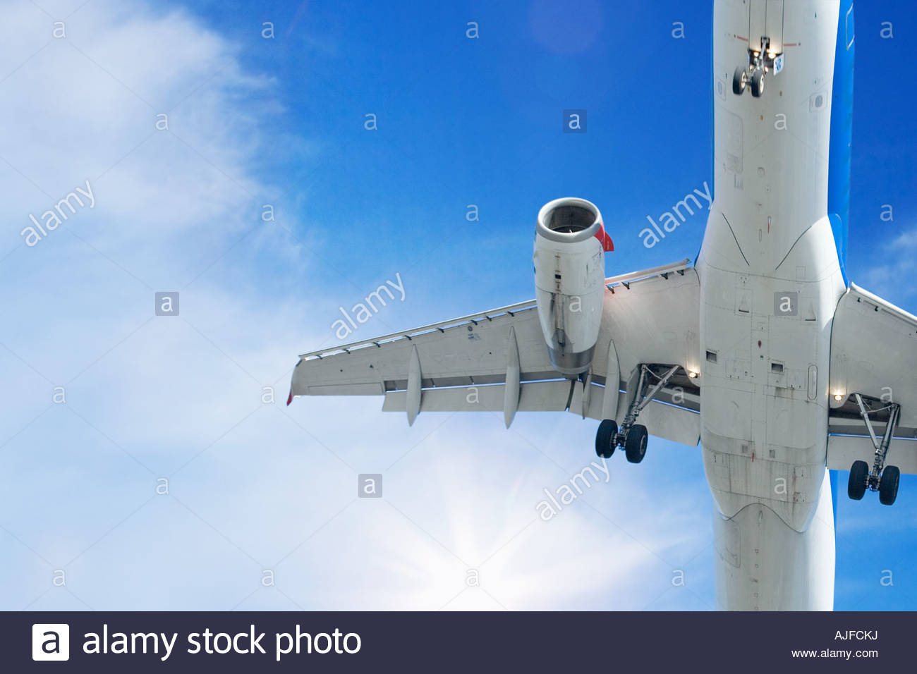 Hanging Aircraft Stock Photos & Hanging Aircraft Stock Images - Alamy
