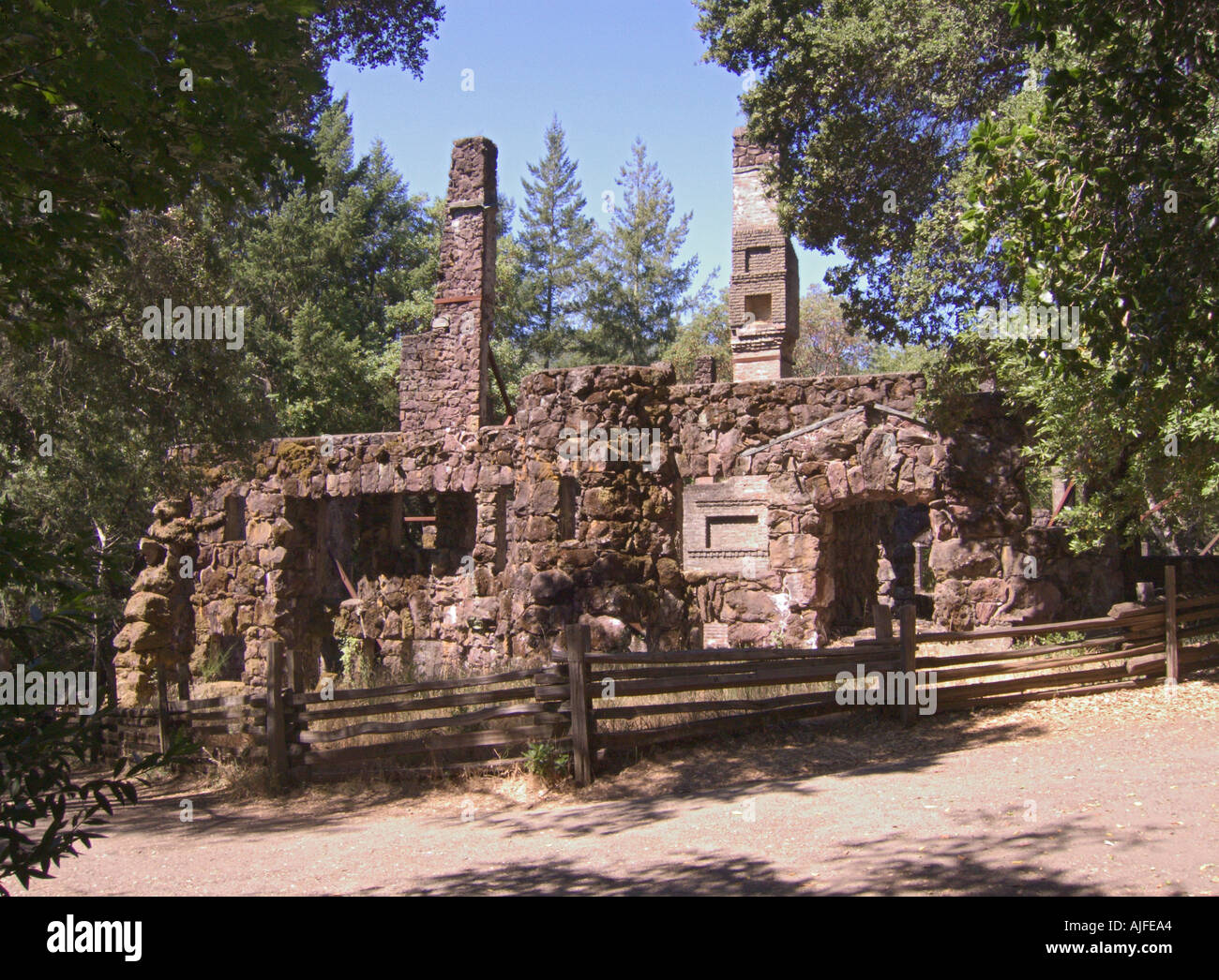 Wolf house ruins hi-res stock photography and images - Alamy