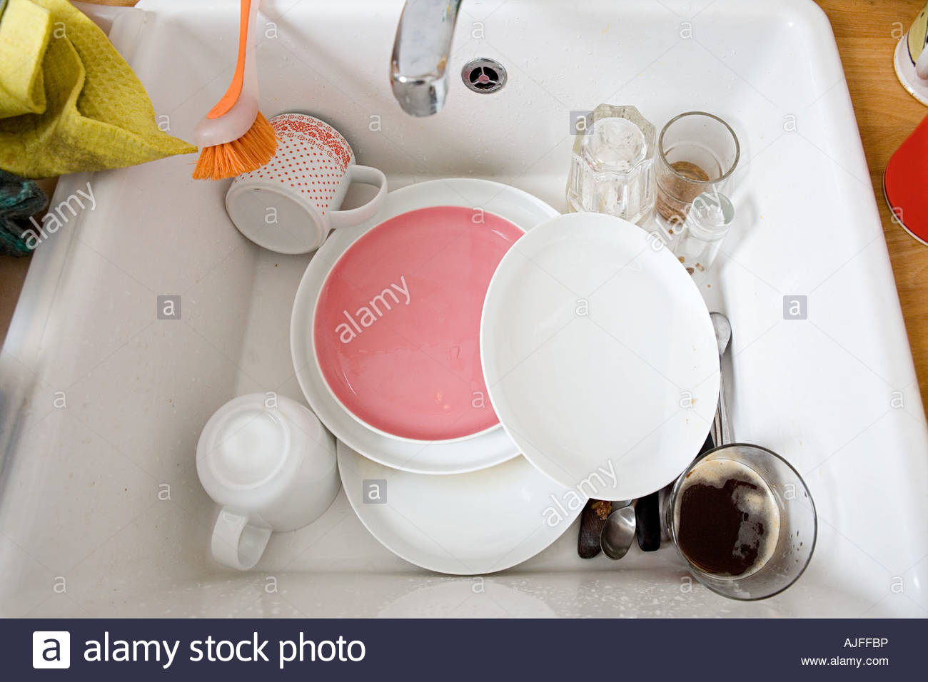 Washing Utensils Stock Photos & Washing Utensils Stock Images - Alamy