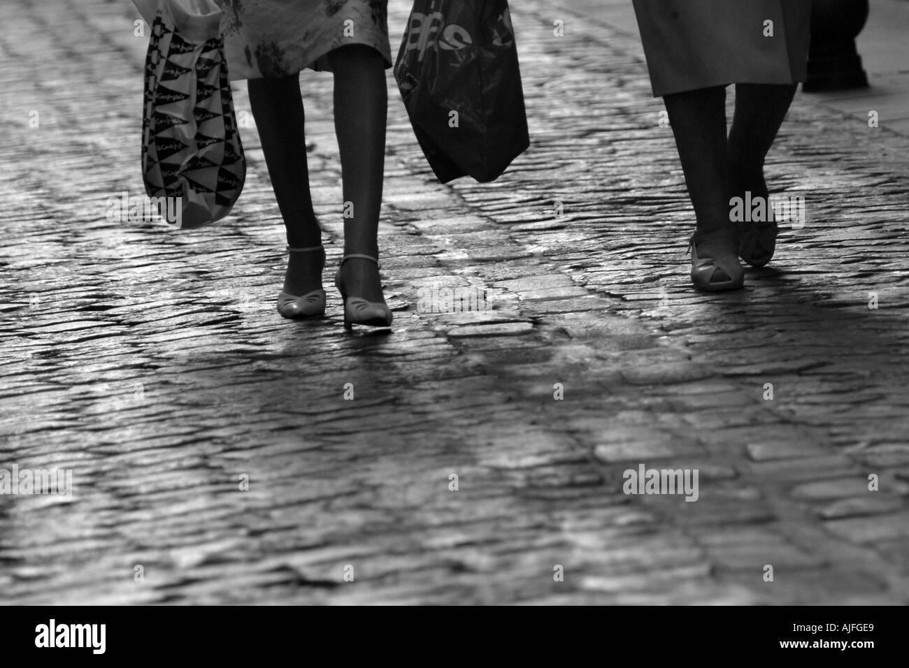 Legs walking legs Black and White Stock Photos & Images - Alamy