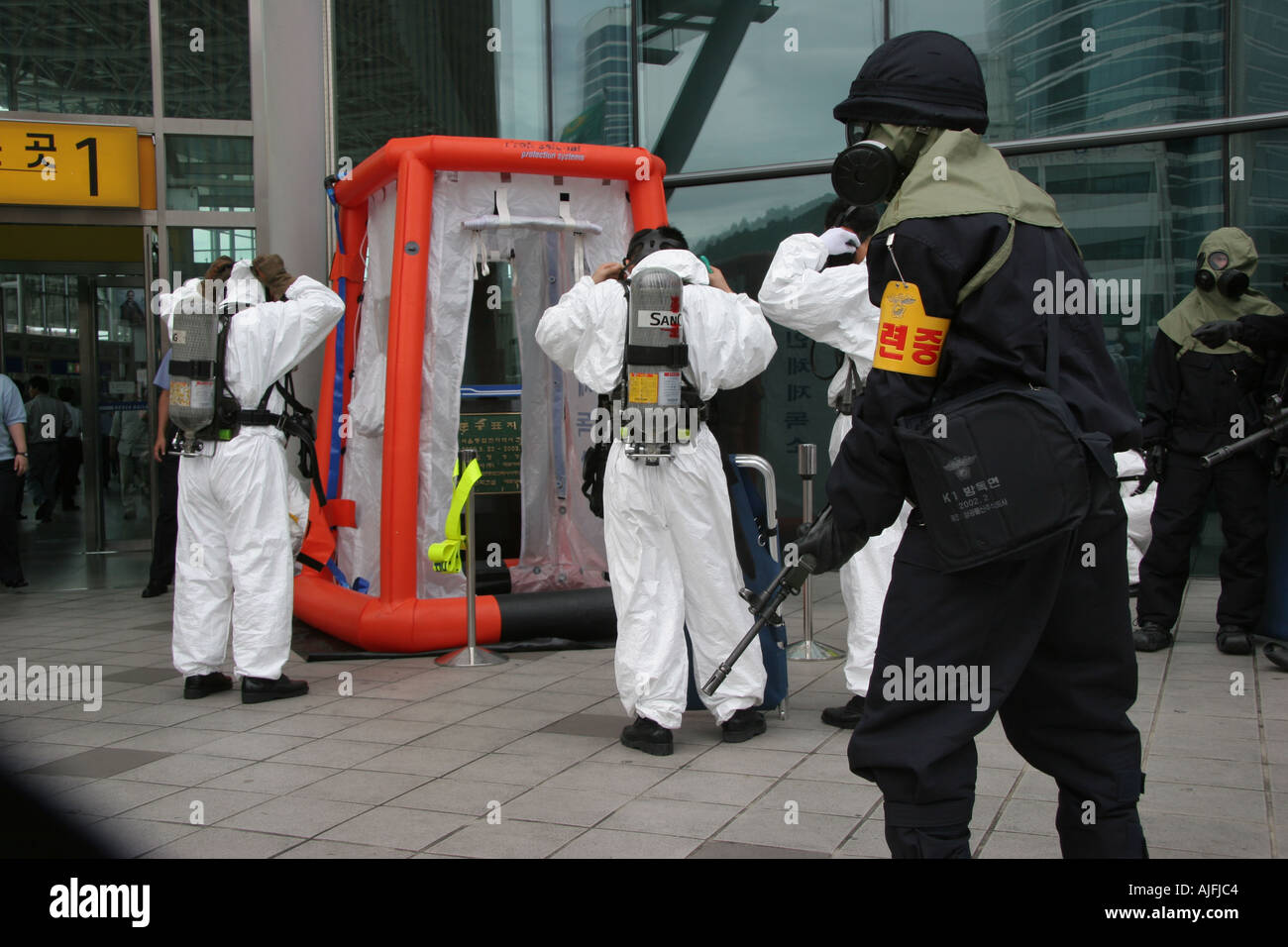 Police with Gas Mask anti terrorist excercise Korea Seoul Station Stock ...