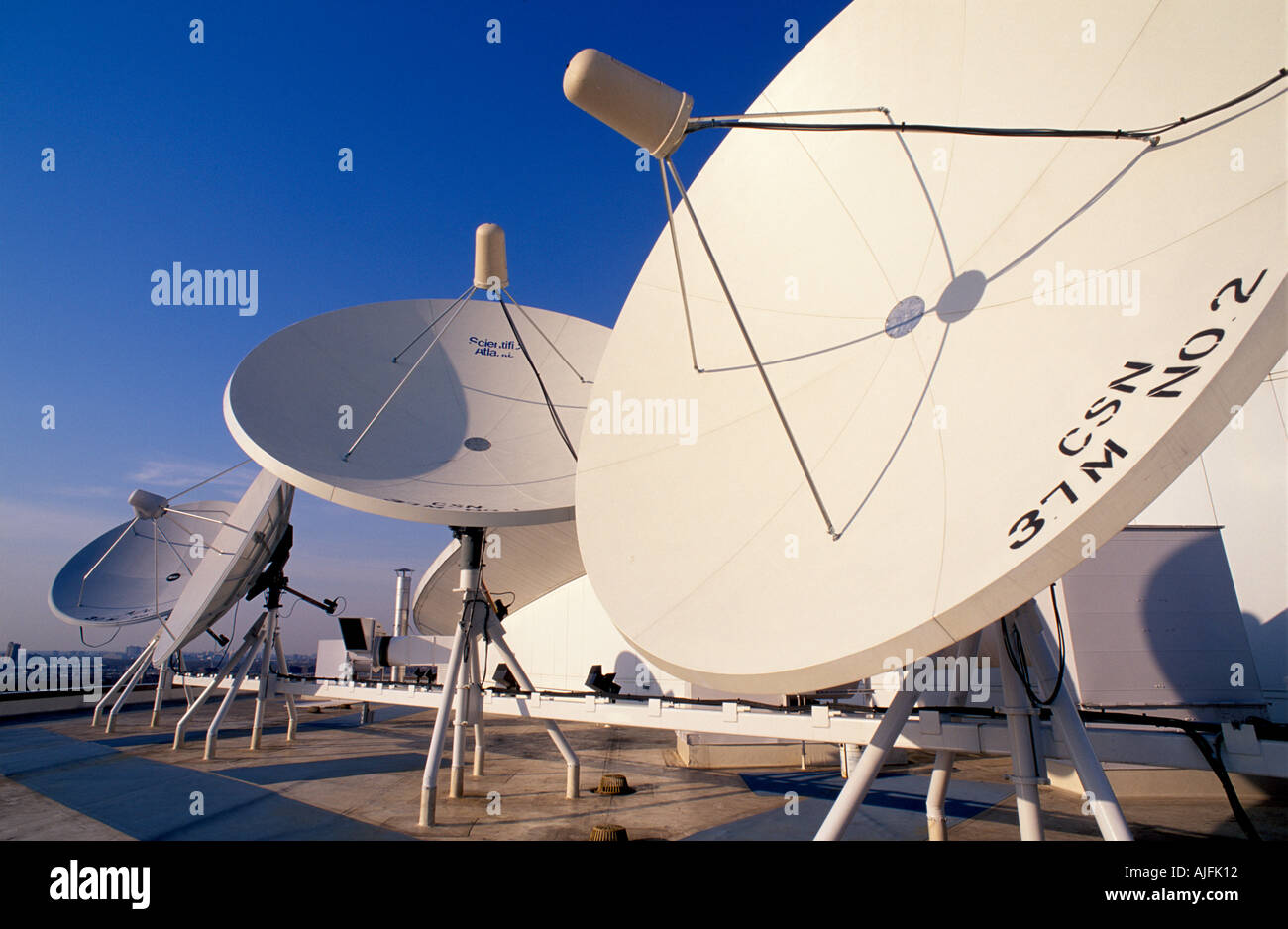 Radio antennas hi-res stock photography and images - Alamy