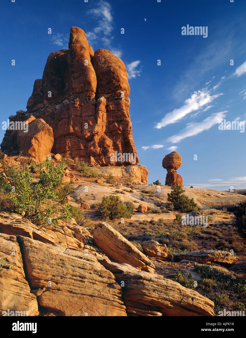 Balanced rock formation hi-res stock photography and images - Alamy