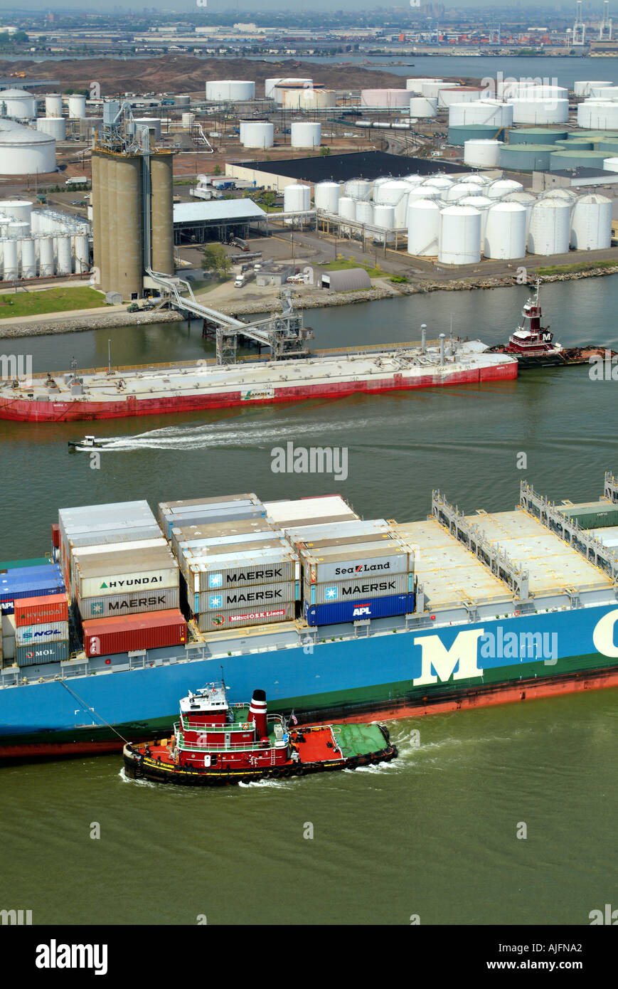Tugs Container Ships Fuel Port Elizabeth NJ Stock Photo - Alamy