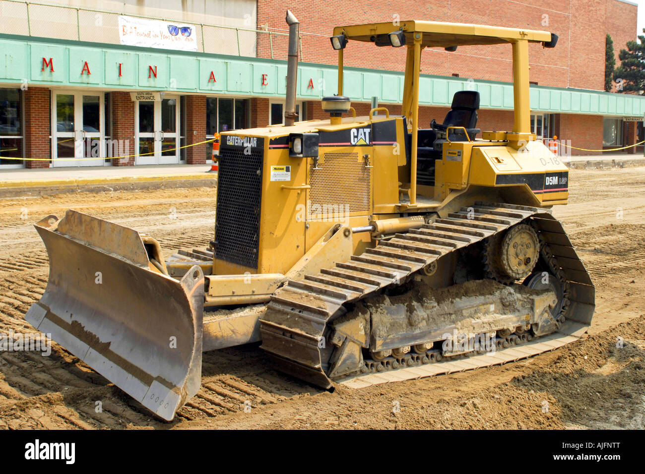 Caterpillar tracked tractor hi-res stock photography and images - Alamy