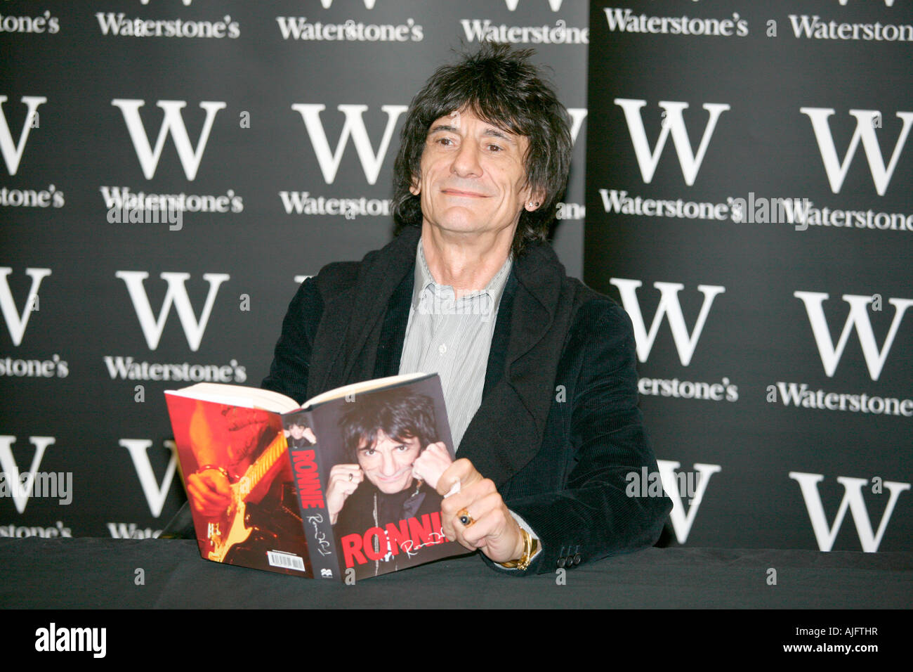 Ronnie wood hi-res stock photography and images - Alamy