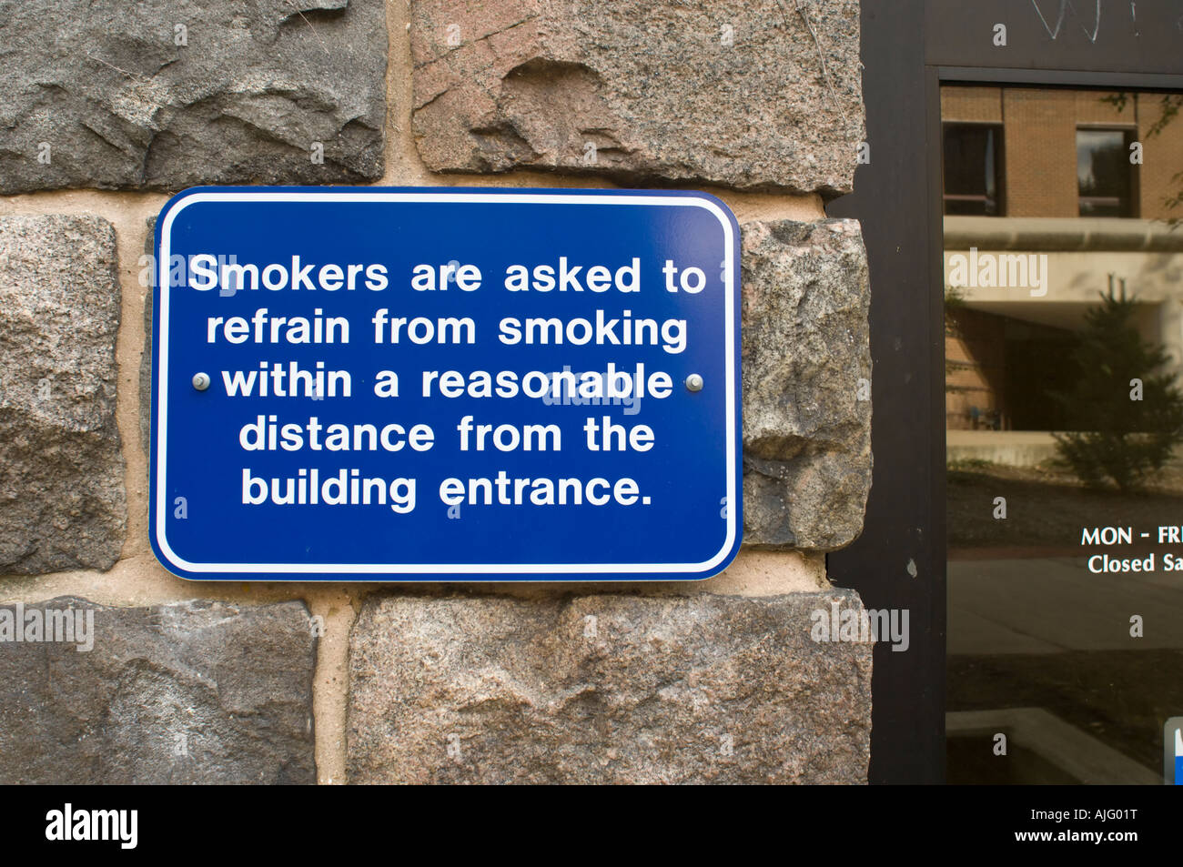 No smoking signage hi-res stock photography and images - Alamy