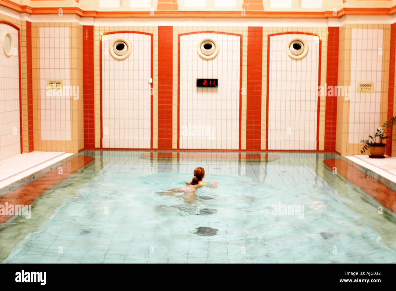 Old fashioned bathing suit hi-res stock photography and images - Alamy