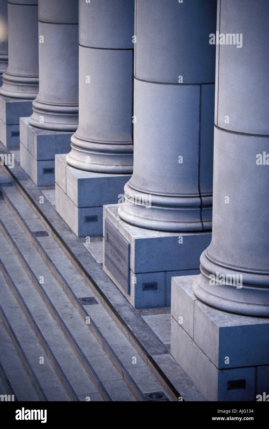 Parallel columns hi-res stock photography and images - Alamy