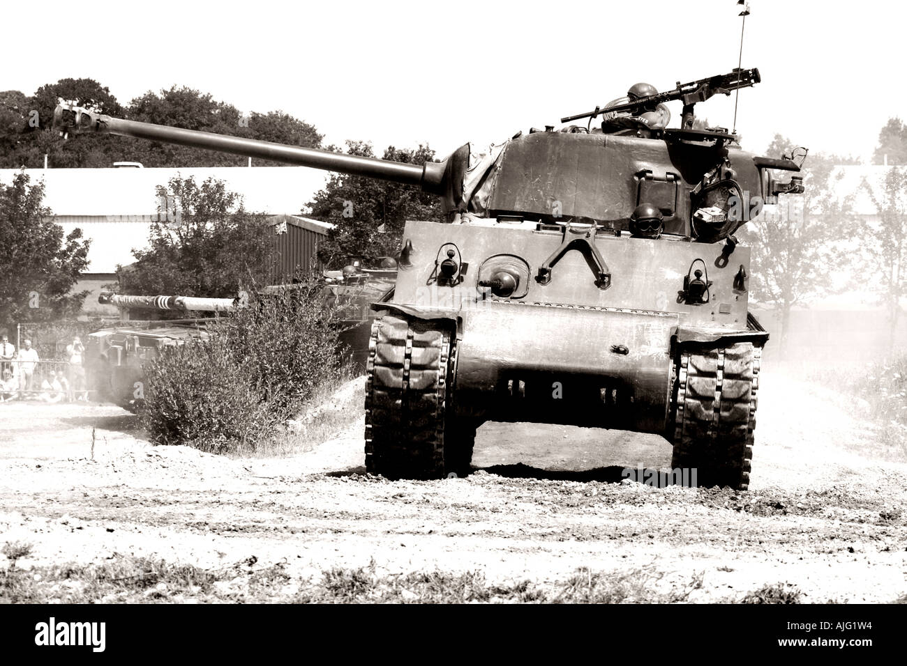 Sherman tank ww2 hi-res stock photography and images - Alamy