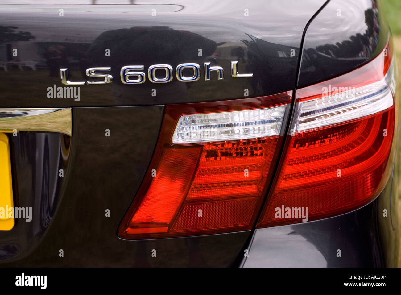 Lexus LS600 hybrid dual fuel petrol electric all wheel drive car ...