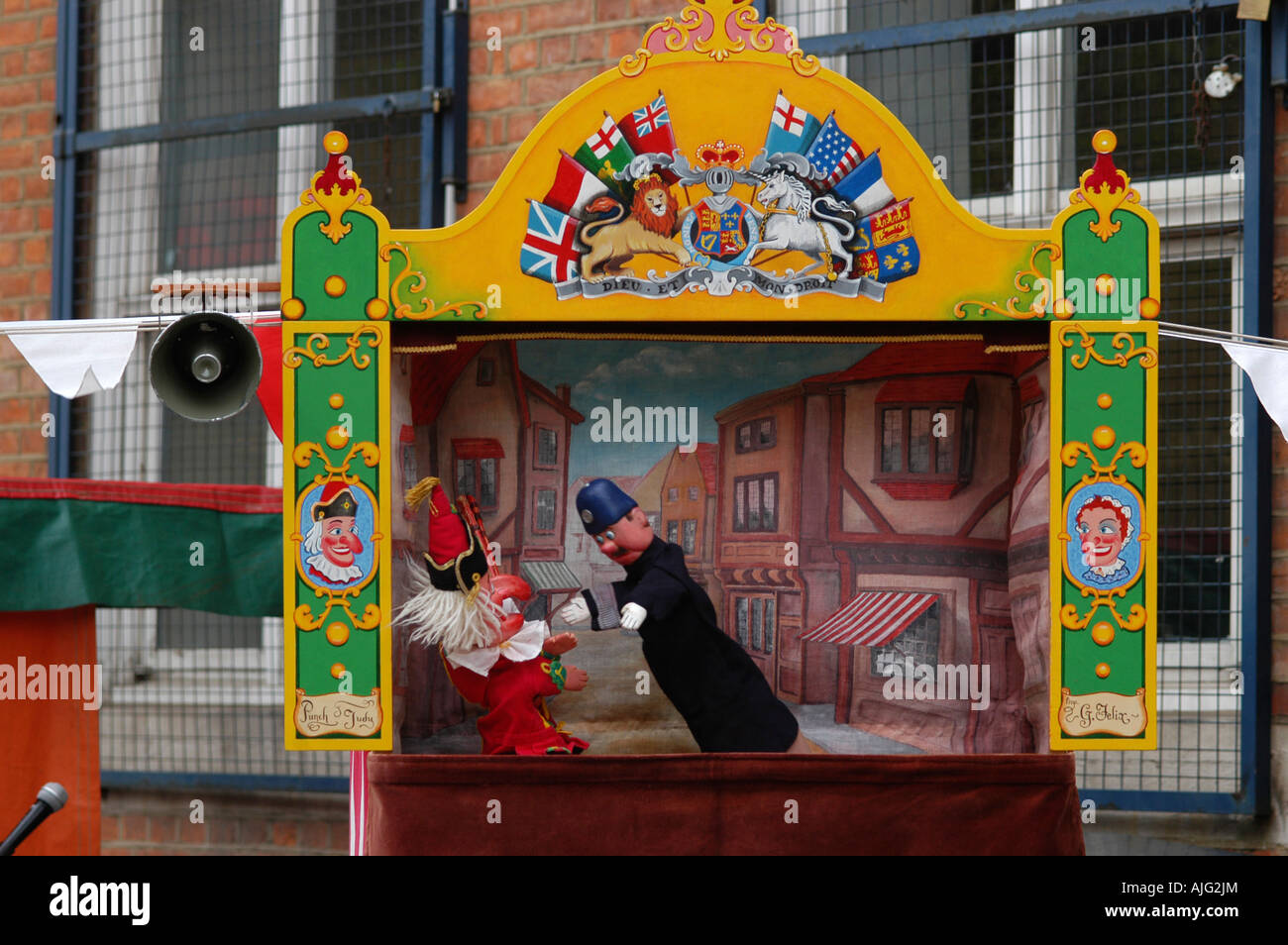 Punch and Judy show East London Stock Photo - Alamy