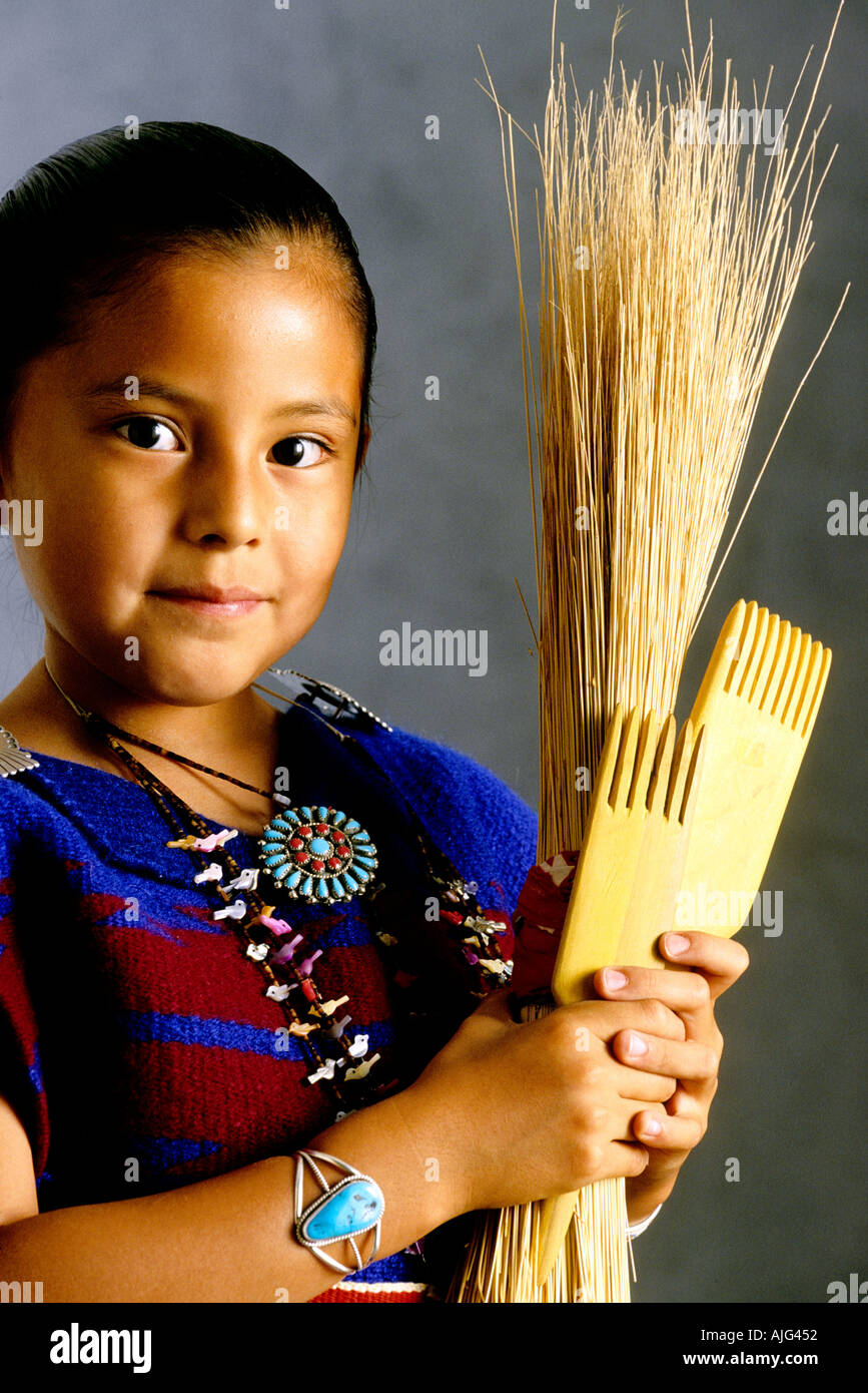 Native american weaving child hi-res stock photography and images - Alamy