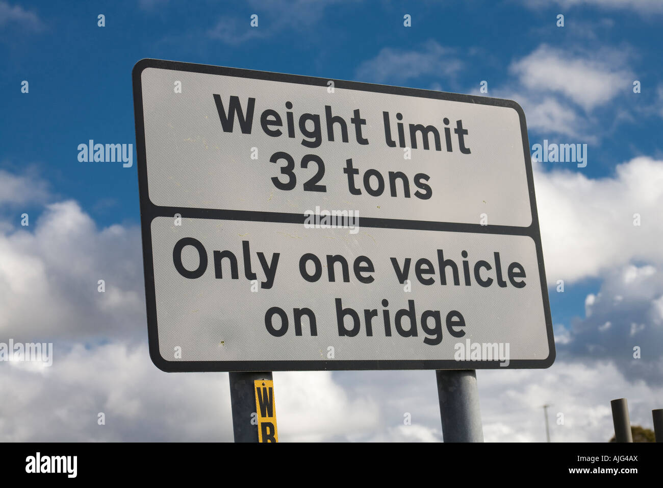 Lorry weight limit hi-res stock photography and images - Alamy