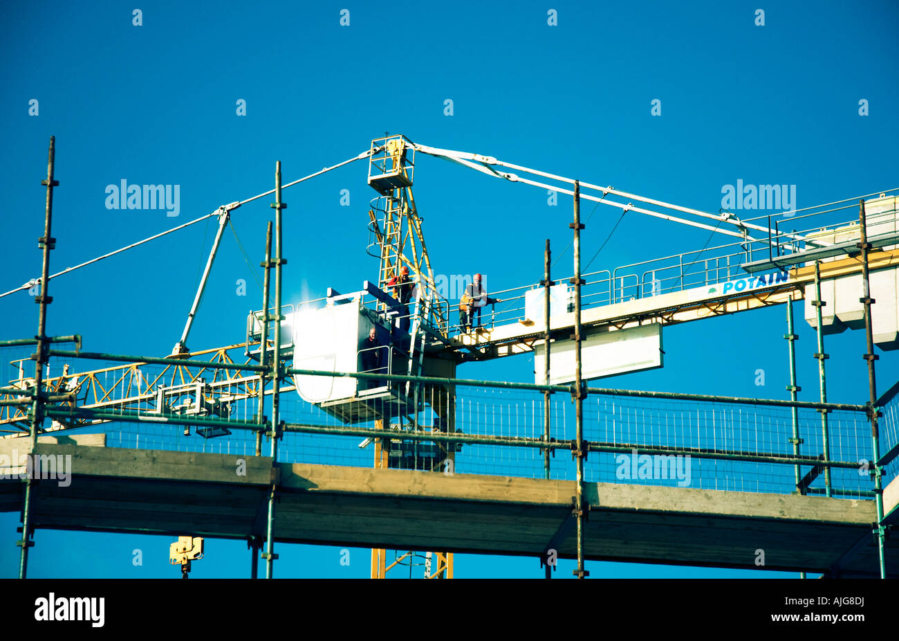 Building a crane hi-res stock photography and images - Alamy
