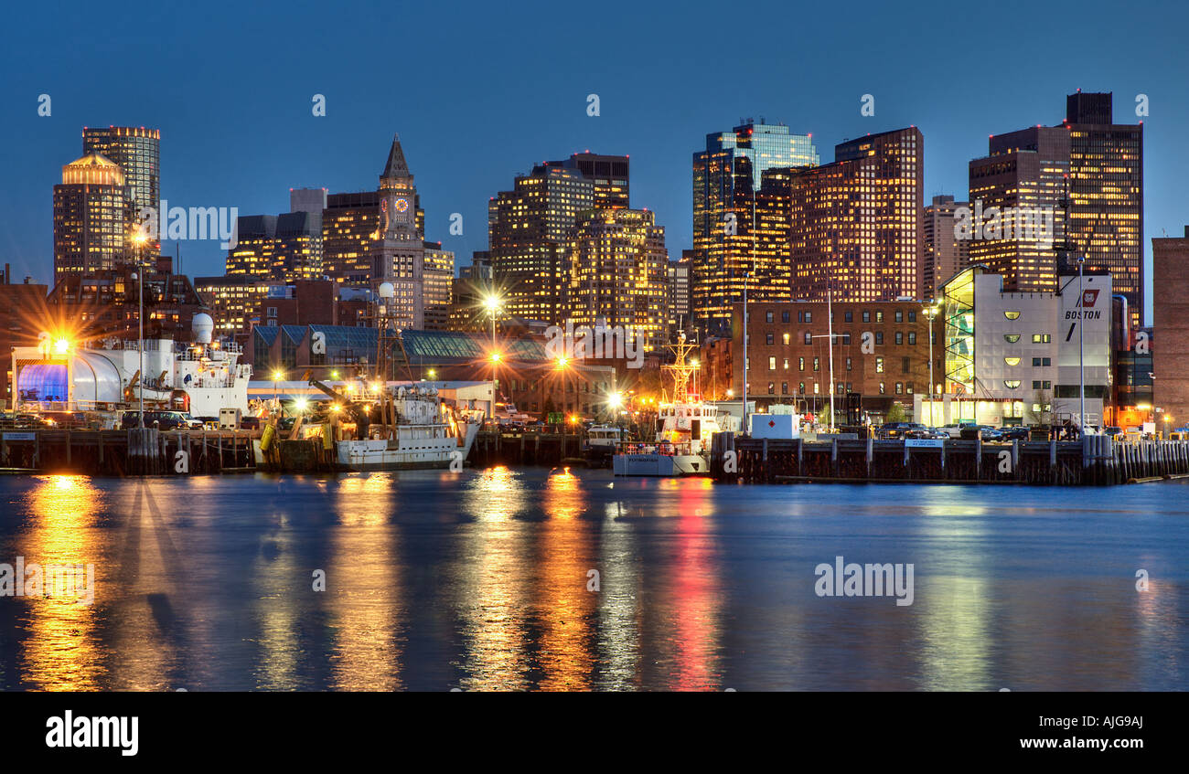Navy ships at night hi-res stock photography and images - Alamy