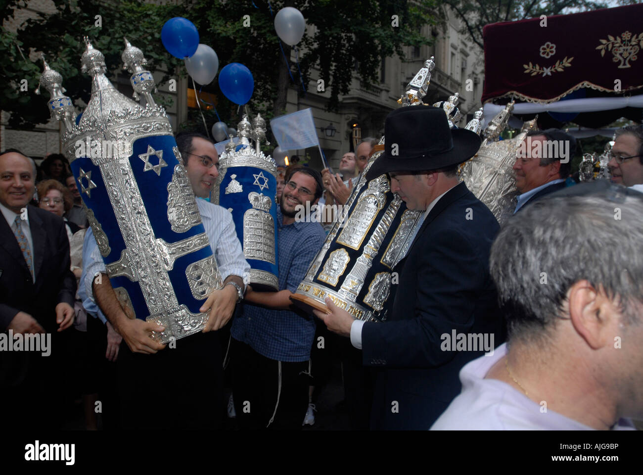 New Sefer Torah Ceremony High Resolution Stock Photography and Images ...