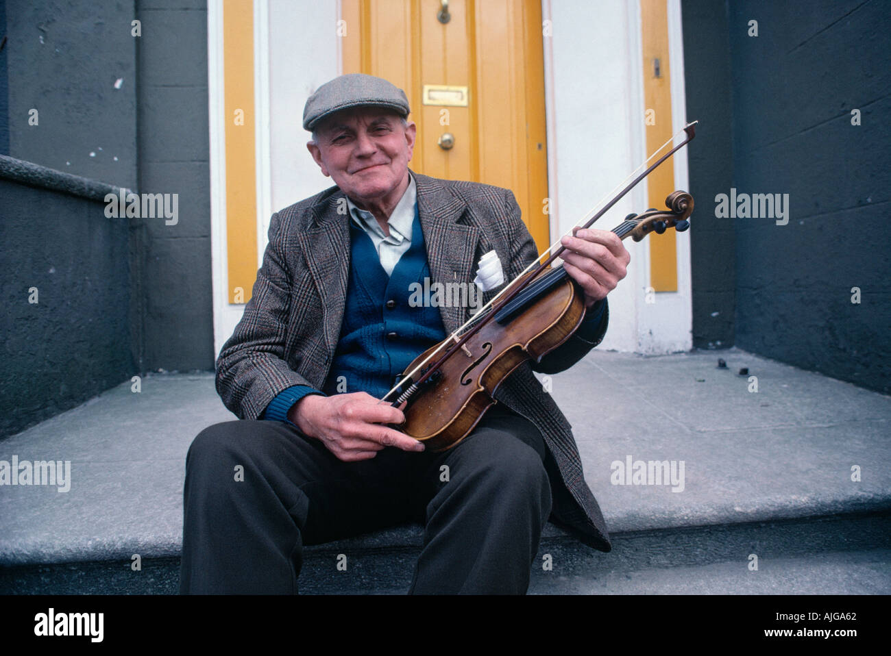 Irish fiddler hi-res stock photography and images - Alamy