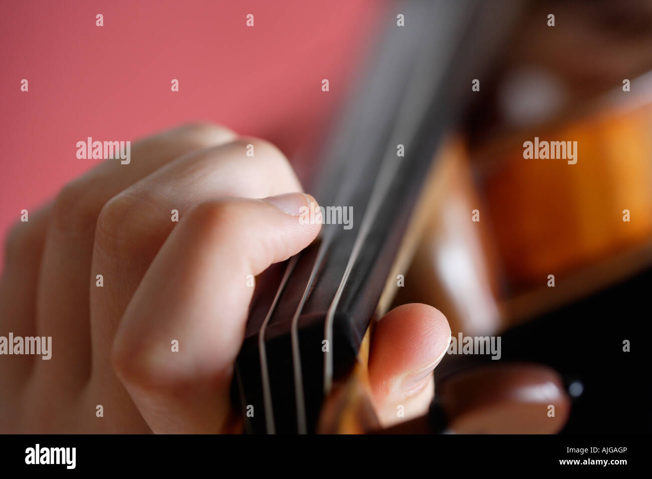 Stringed instrument making hi-res stock photography and images - Alamy