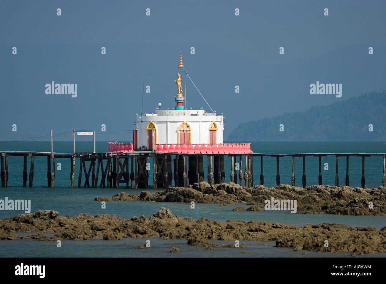 Koh phayam pier hi-res stock photography and images - Alamy