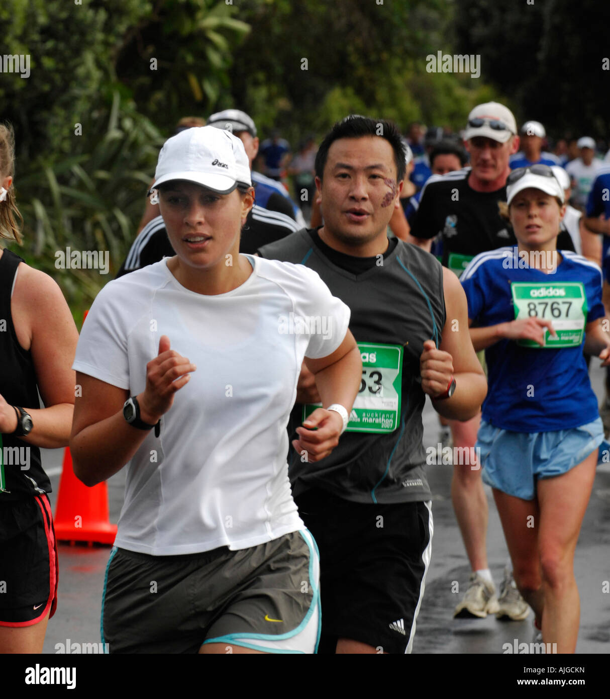 Crowd of runners in the Auckland 2007 Marathon Stock Photo - Alamy