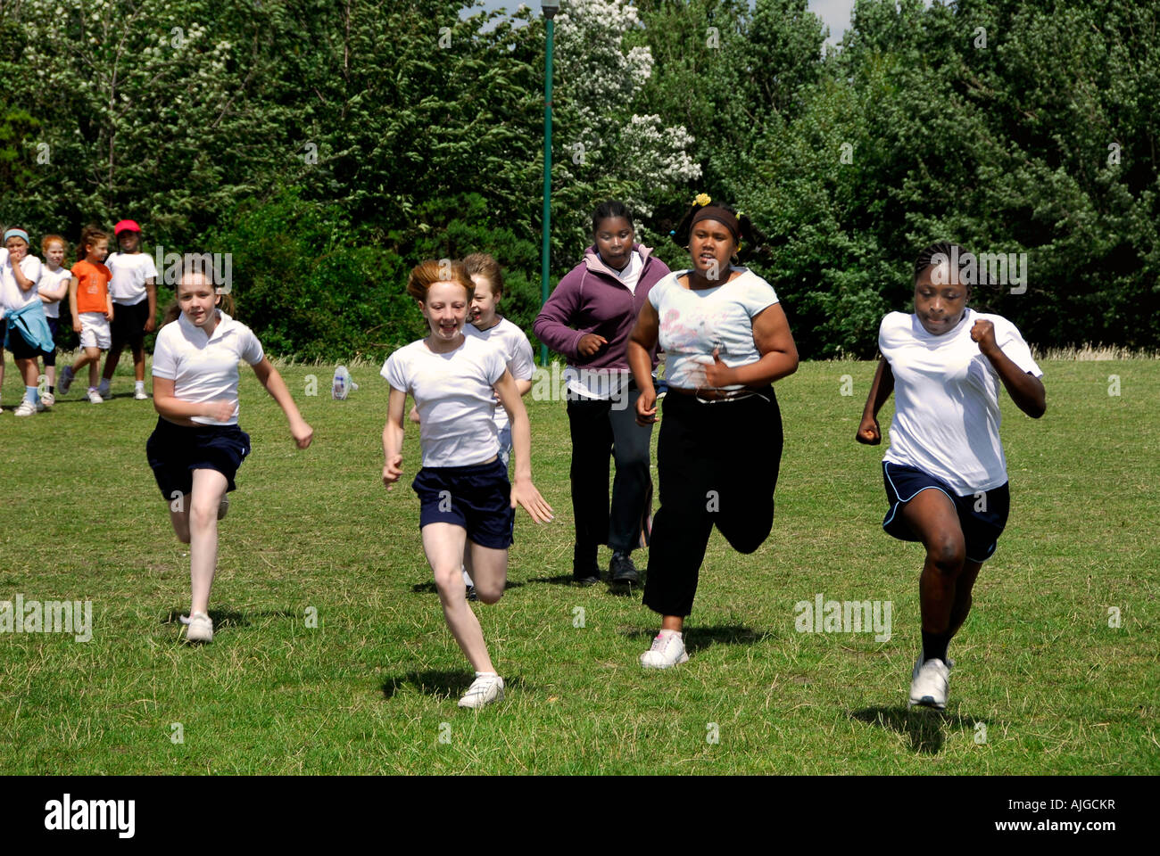 SCHOOL PUPILS RACING DURING THE SCHOOL SPORTS DAY Stock Photo - Alamy