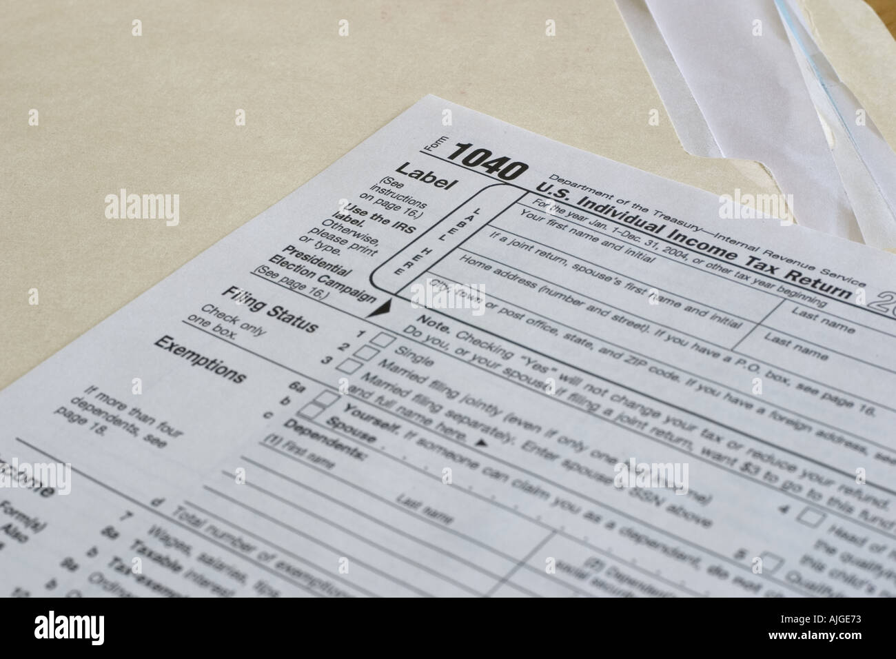 IRS tax form 1040 on a stack of manila file folders Stock Photo - Alamy