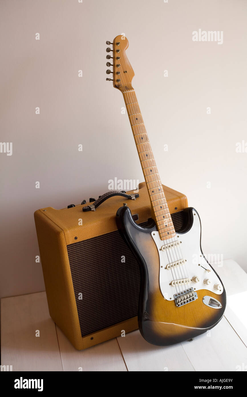 Electric guitar and amplifier Stock Photo - Alamy