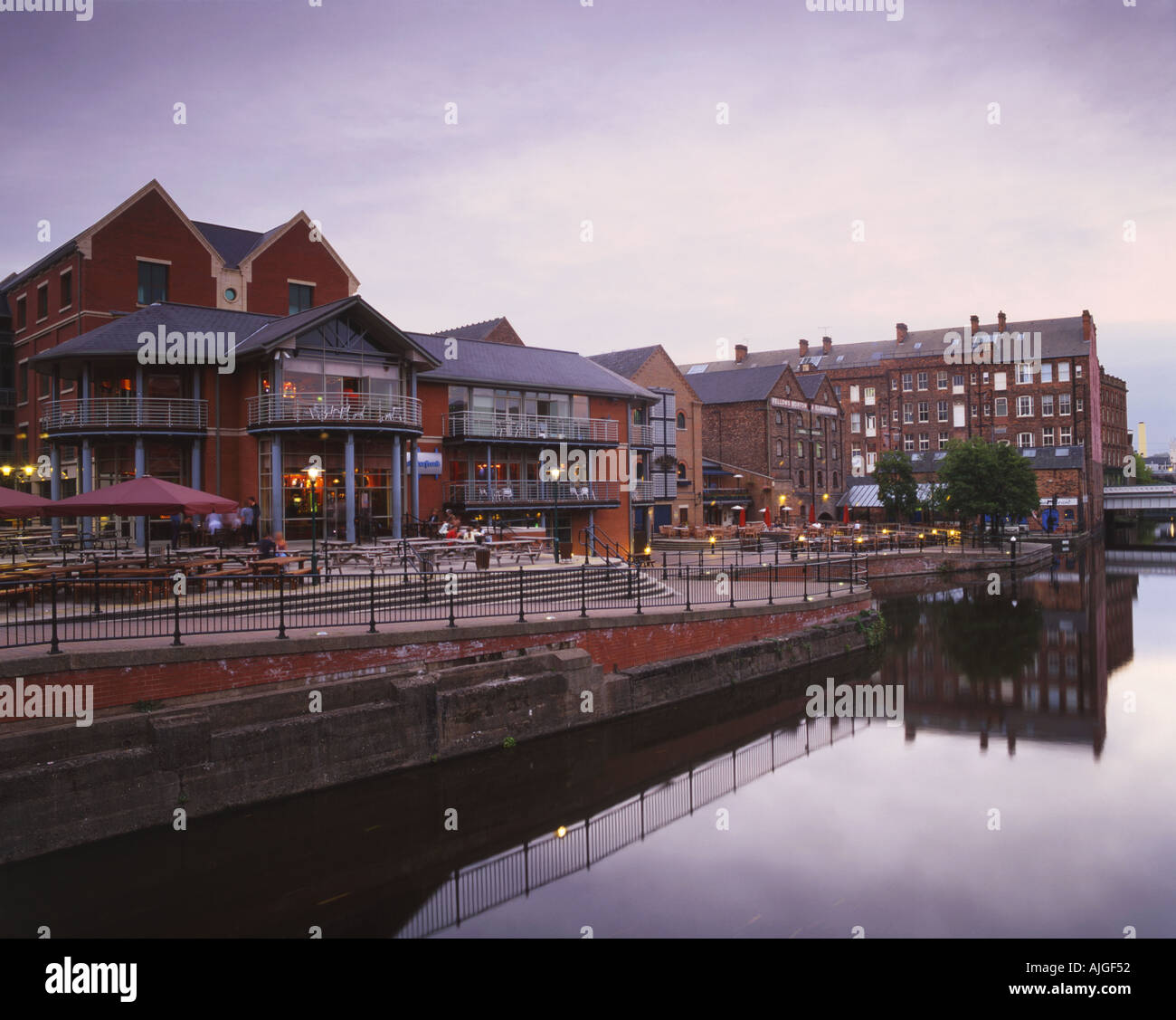 Old canalside warehouse hi-res stock photography and images - Alamy