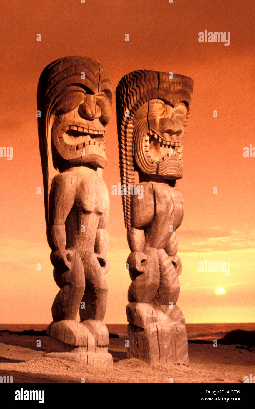 Hawaii tiki carvings hi-res stock photography and images - Alamy