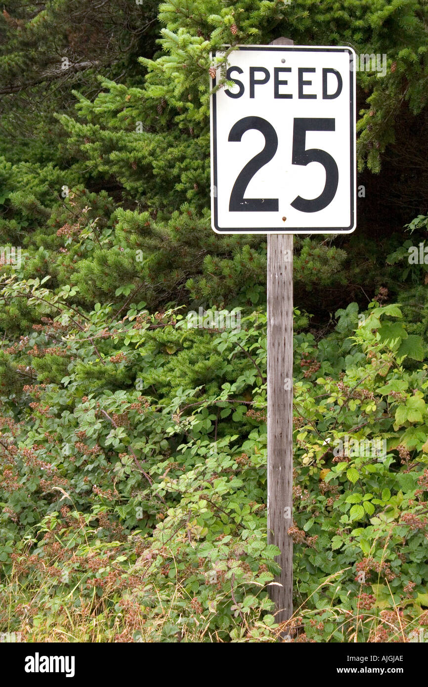 25 mile per hour speed limit sign Stock Photo - Alamy