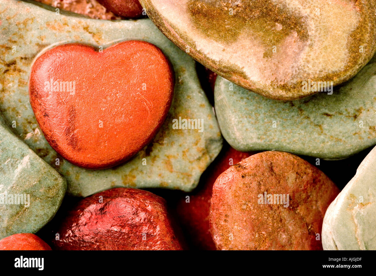 Pebbles in a heart shape hi-res stock photography and images - Alamy