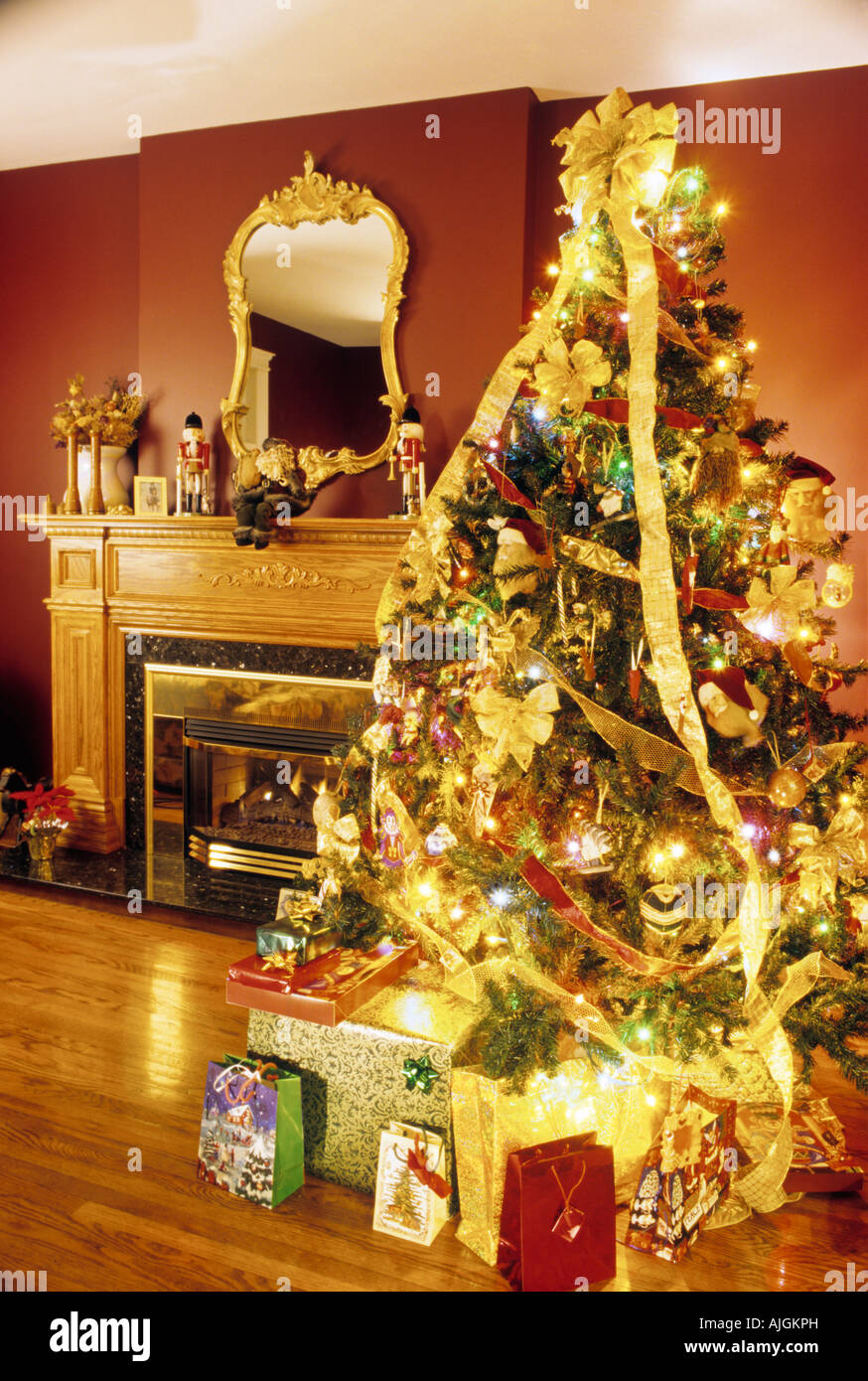 Christmas tree in "living room Stock Photo - Alamy
