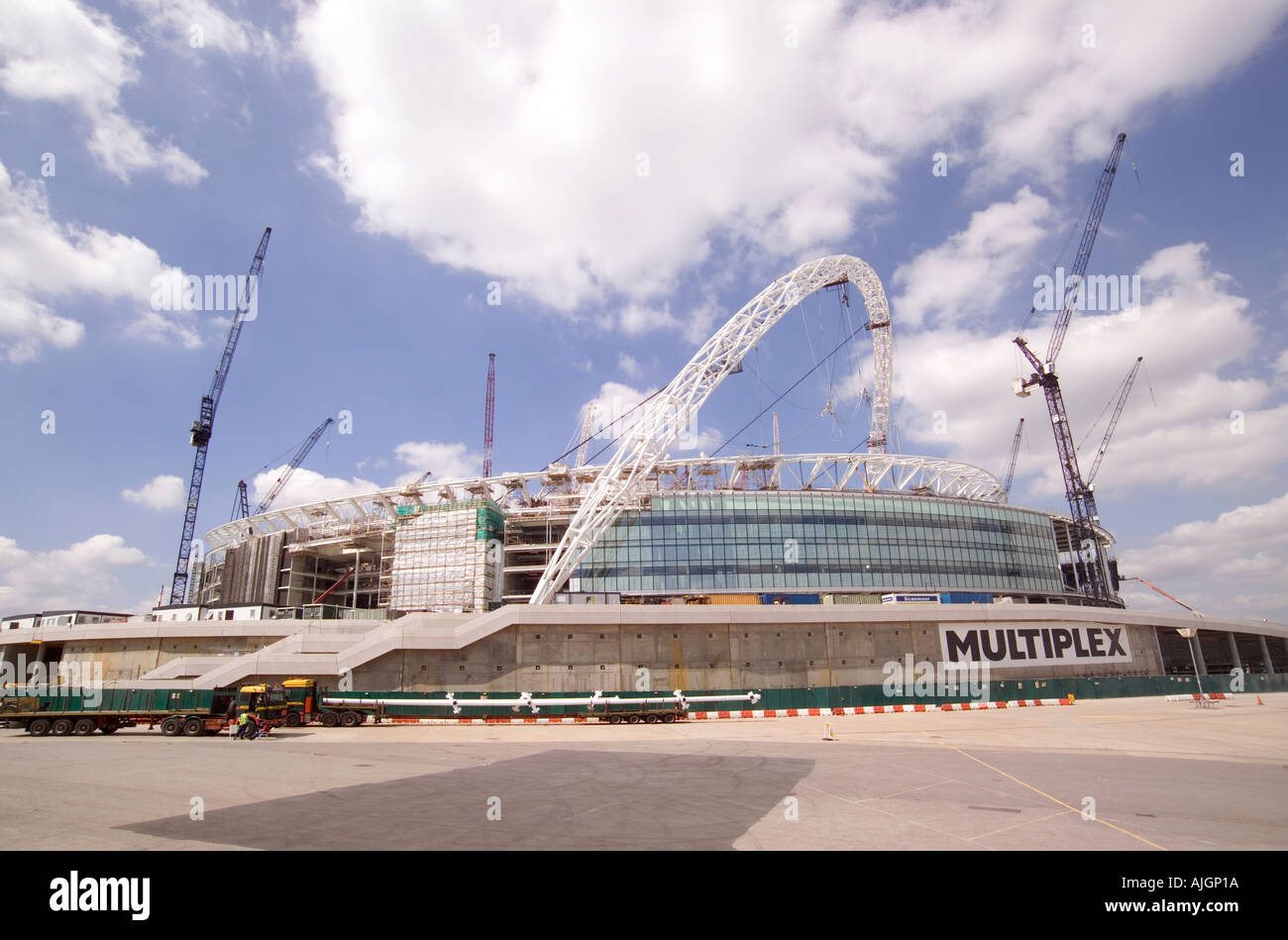 3487 Wembley multiplex stadium under construction Jun 05 Stock Photo ...