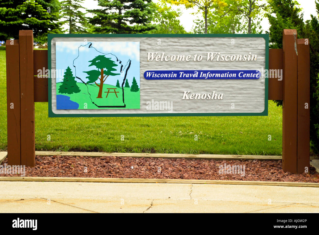 Welcome wisconsin sign state line hi-res stock photography and images ...
