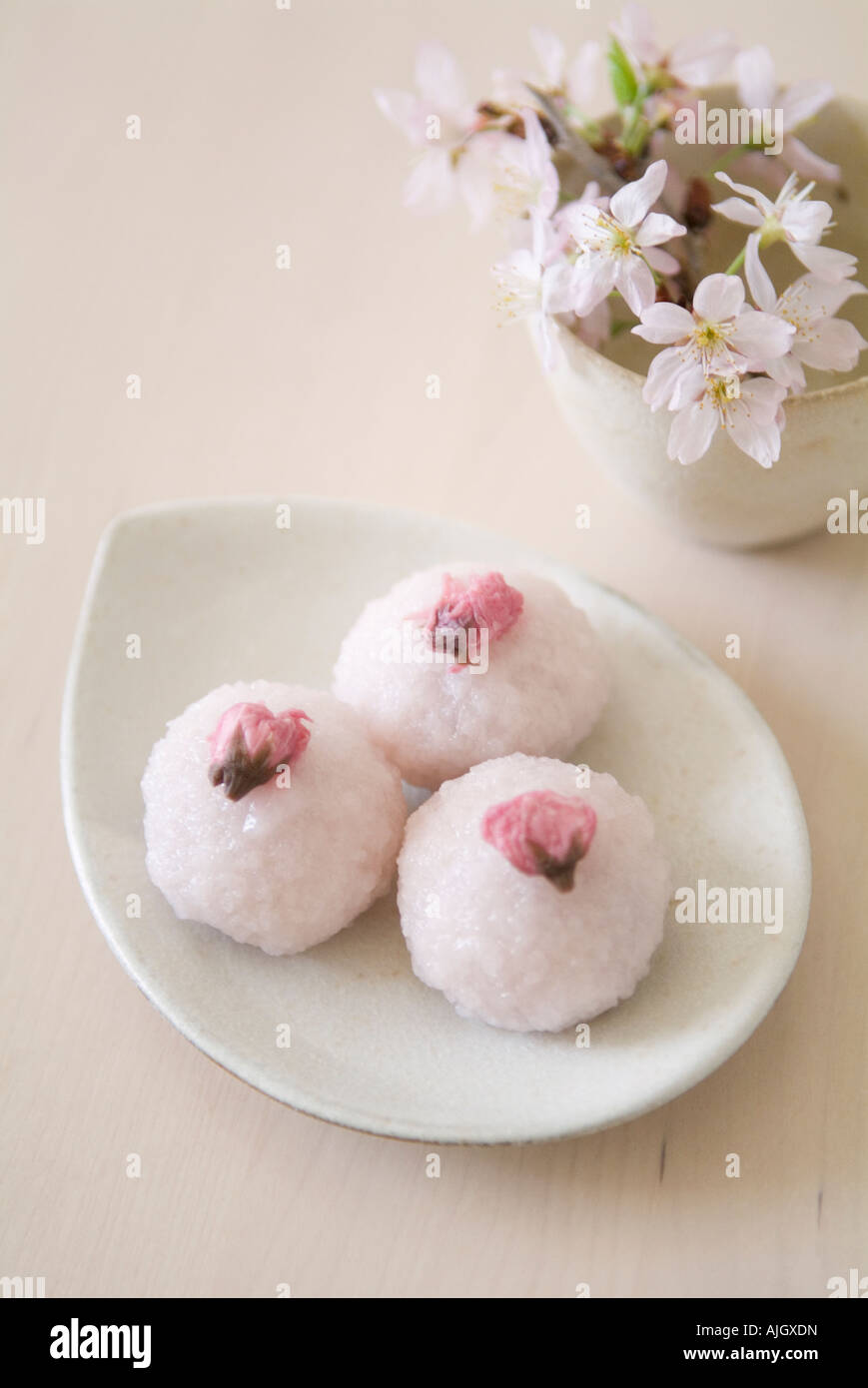 Sakura mochi hi-res stock photography and images - Alamy