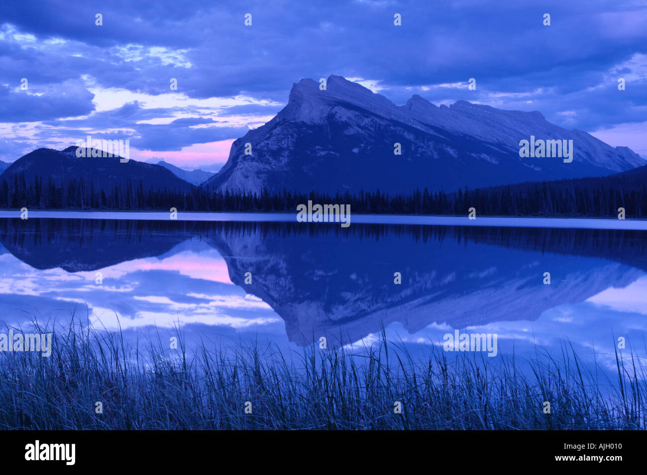 Vermilion Lakes, Banff National Park, Alberta, Canada Stock Photo - Alamy