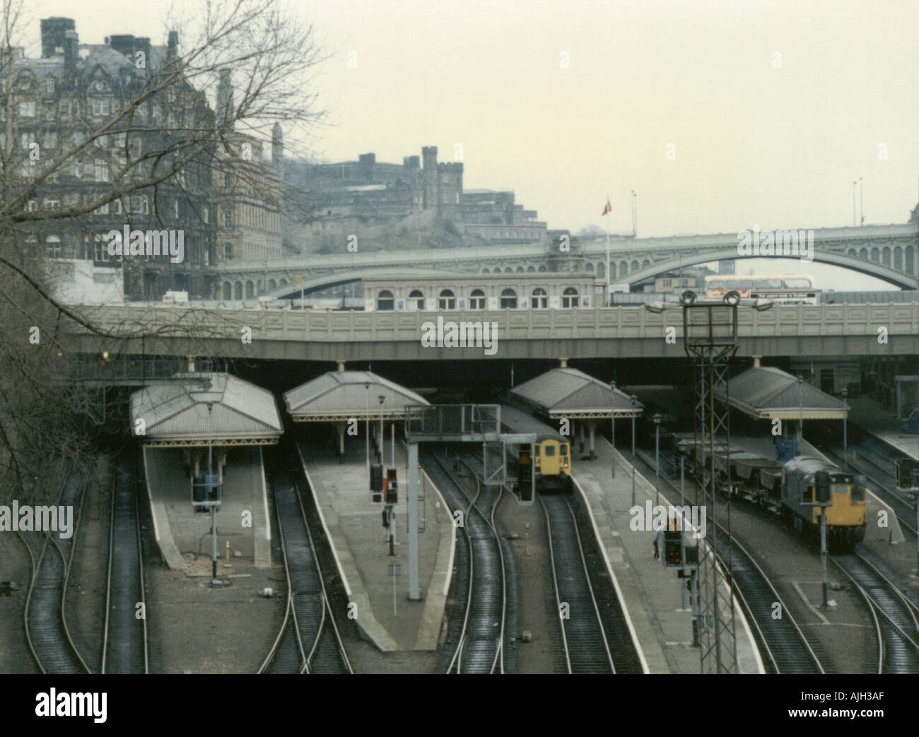 Edinburgh gateway station hi-res stock photography and images - Alamy