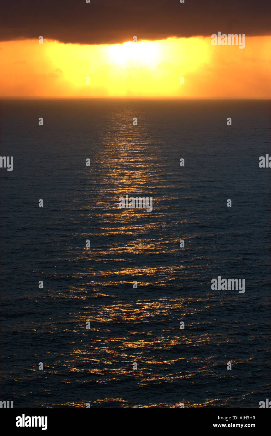 sunlight reflection on sea Stock Photo - Alamy