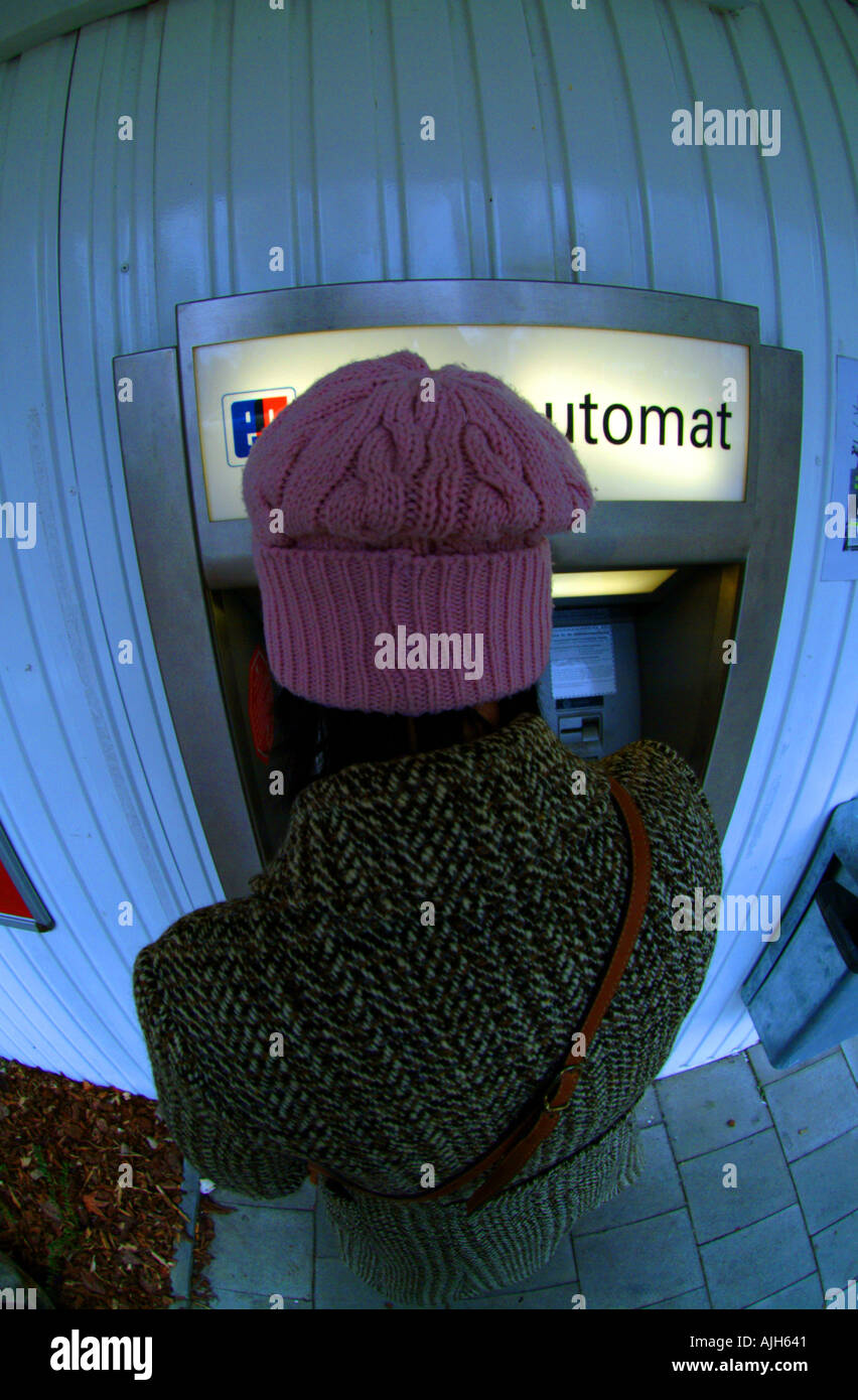 Automatic till machine hi-res stock photography and images - Alamy