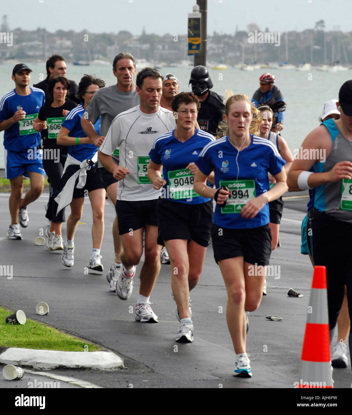 Crowd of runners in the Auckland 2007 Marathon Stock Photo - Alamy