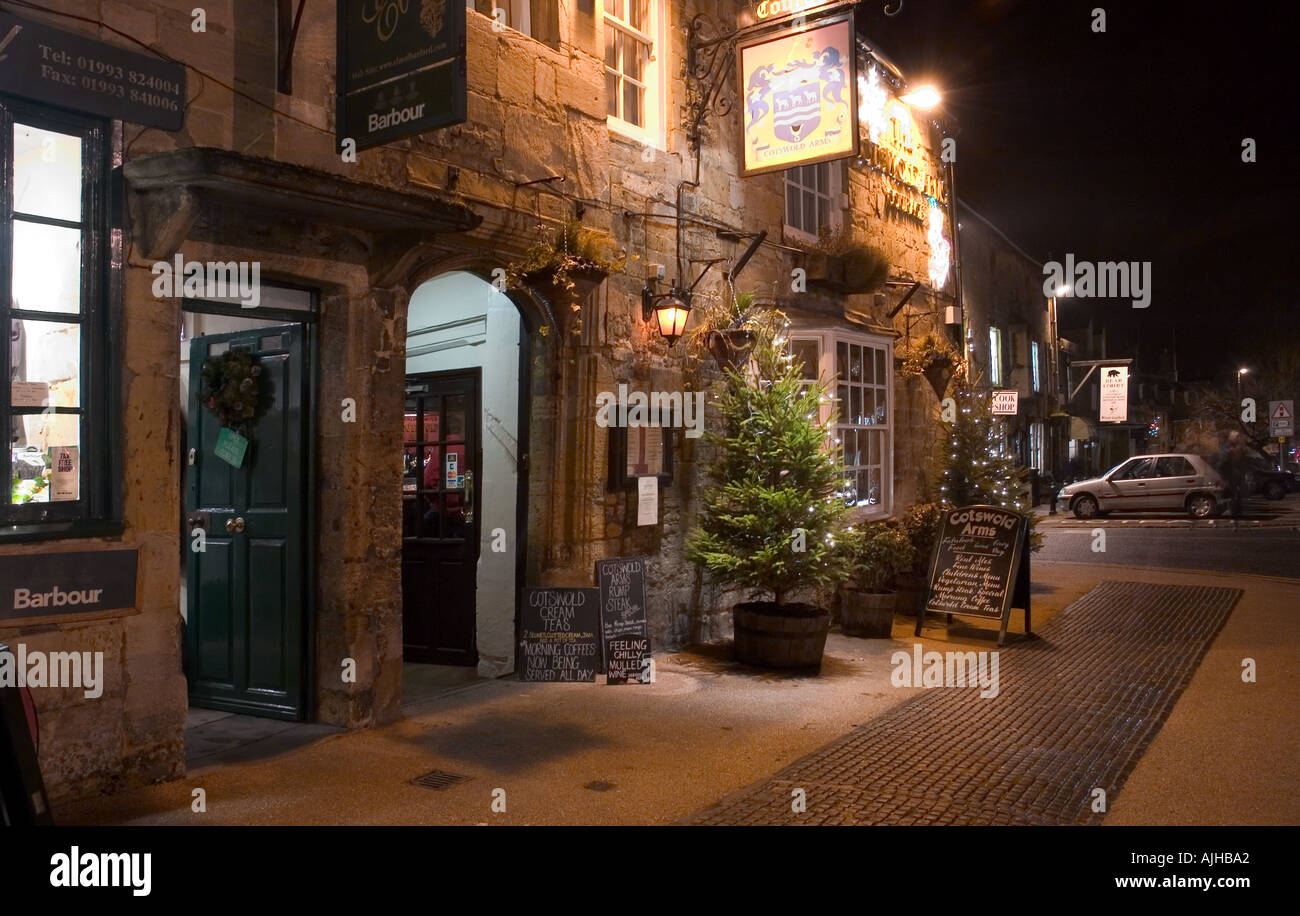 Christmas lights and decorations in Burford High Street Stock Photo - Alamy