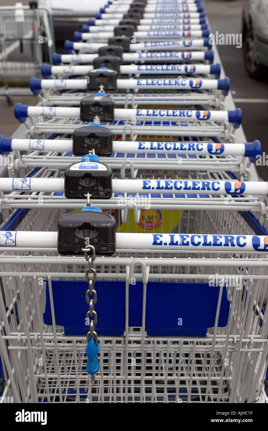 Grocery store lines outside hi-res stock photography and images - Alamy