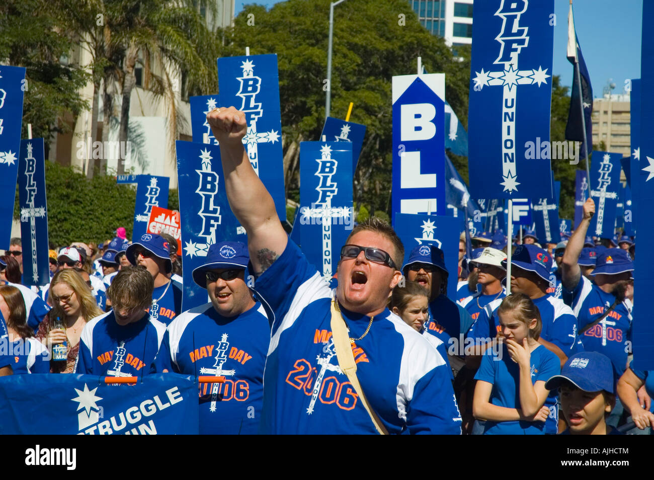 Builders strike hi-res stock photography and images - Alamy