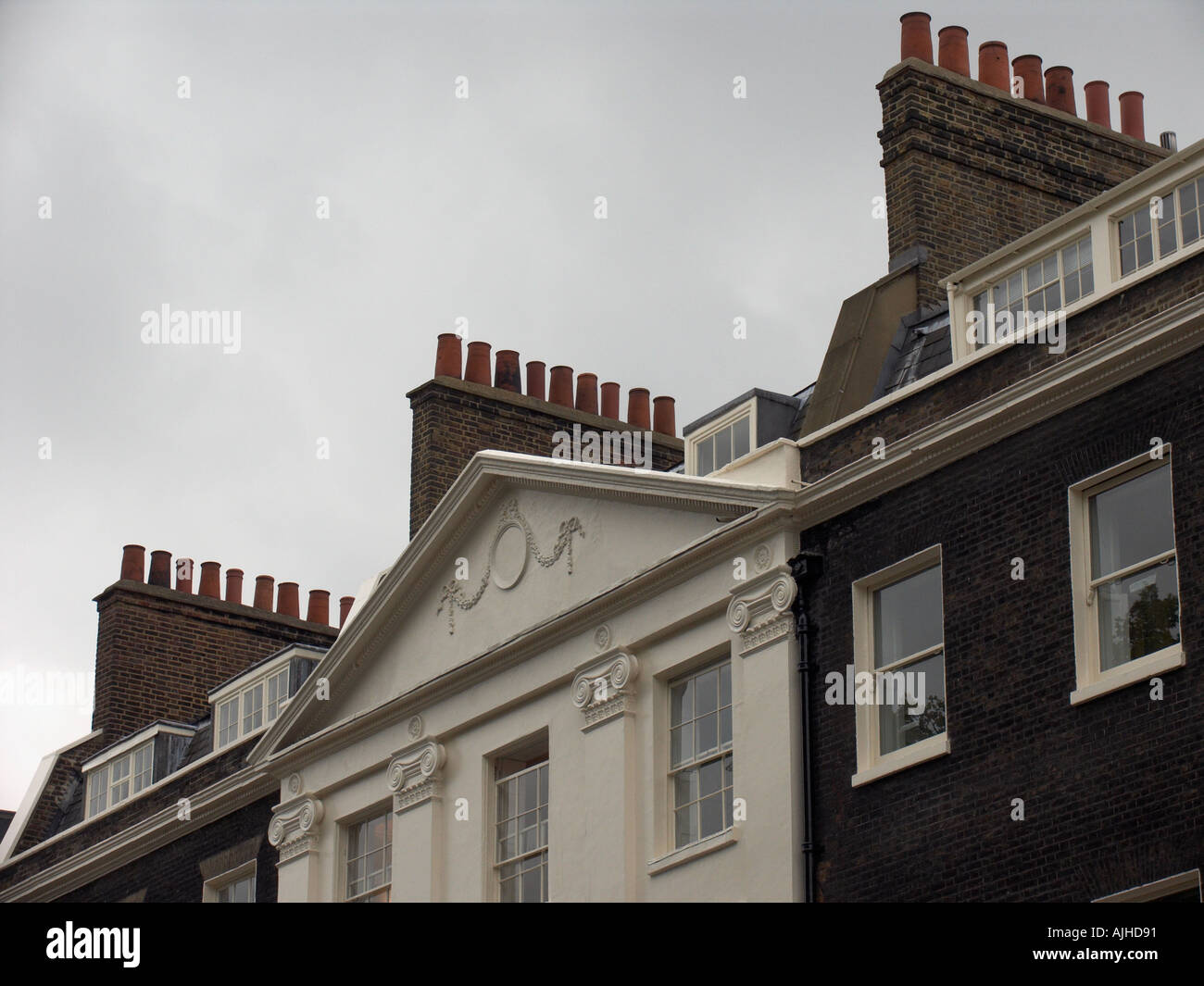 Chimneys on london houses hi-res stock photography and images - Alamy