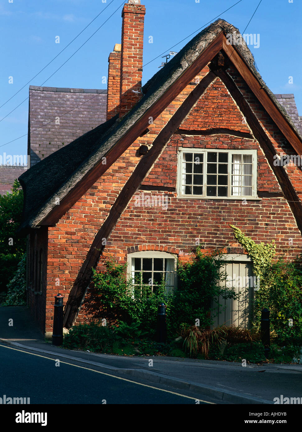 Cruck roof hi-res stock photography and images - Alamy