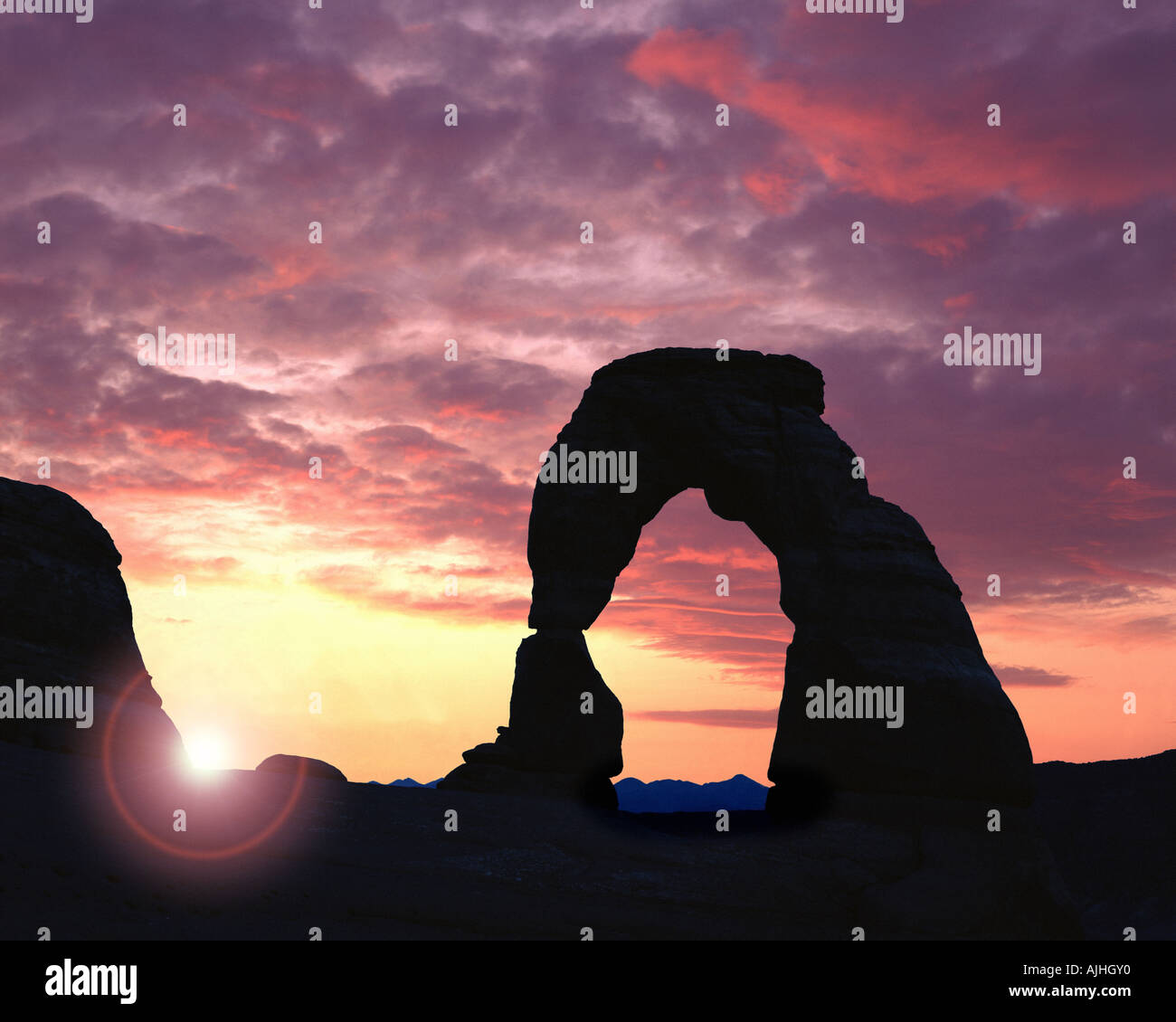 Delicate arch silhouette hi-res stock photography and images - Alamy