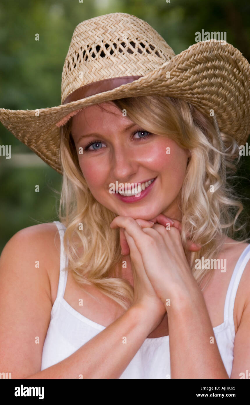 3538 Lucy Lyndsay Model Released Stock Photo - Alamy